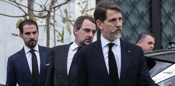 Στο Μαξίμου οι τρεις γιοι του τέως βασιλιά Κωνσταντίνου – Θα ταφεί ως ...